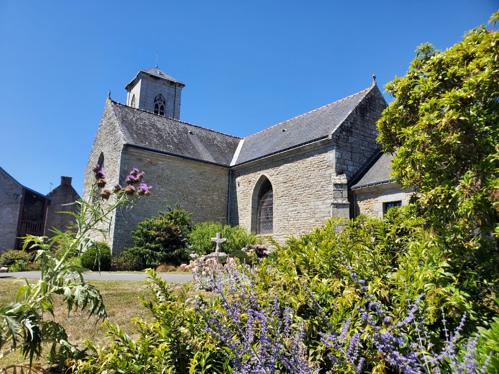 Eglise saint isidore et son jardin de curé - La vraie-croix - Boulevard ...